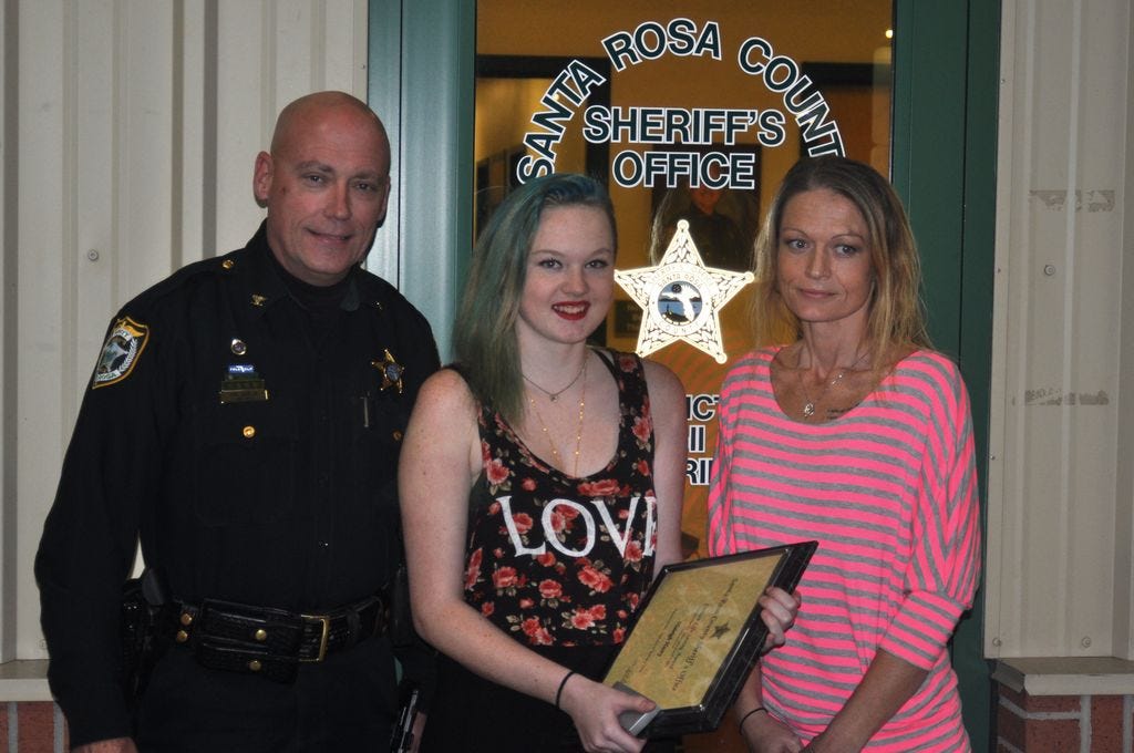 Sheriff's Office recognizes mother, daughter with 'Citizen Lifesaving ...