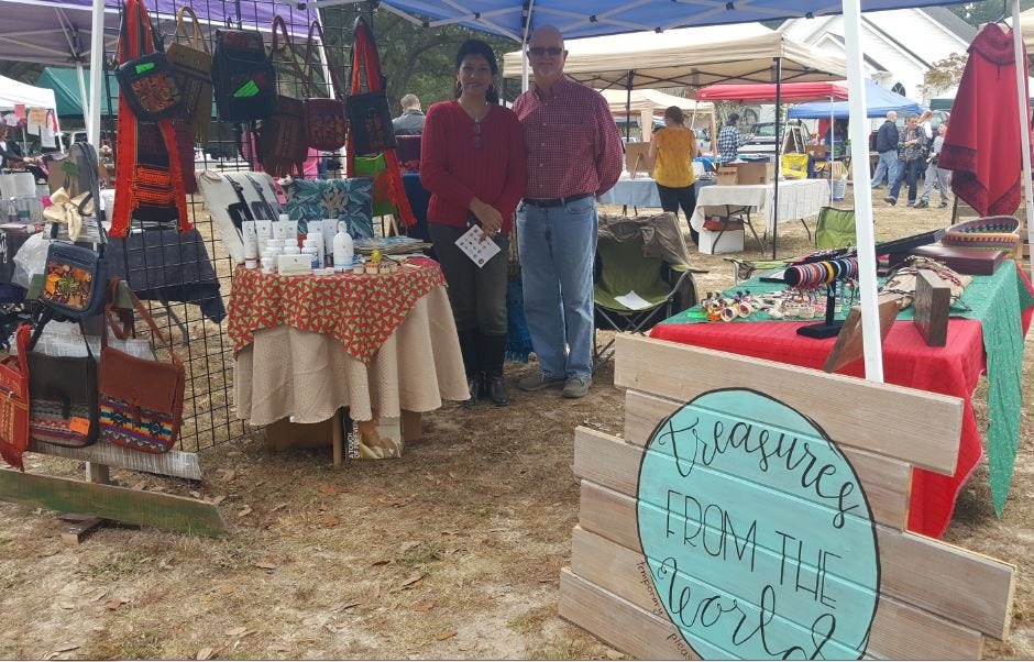 Holiday market attracts visitors to Pace church | Santa Rosa Press Gazette