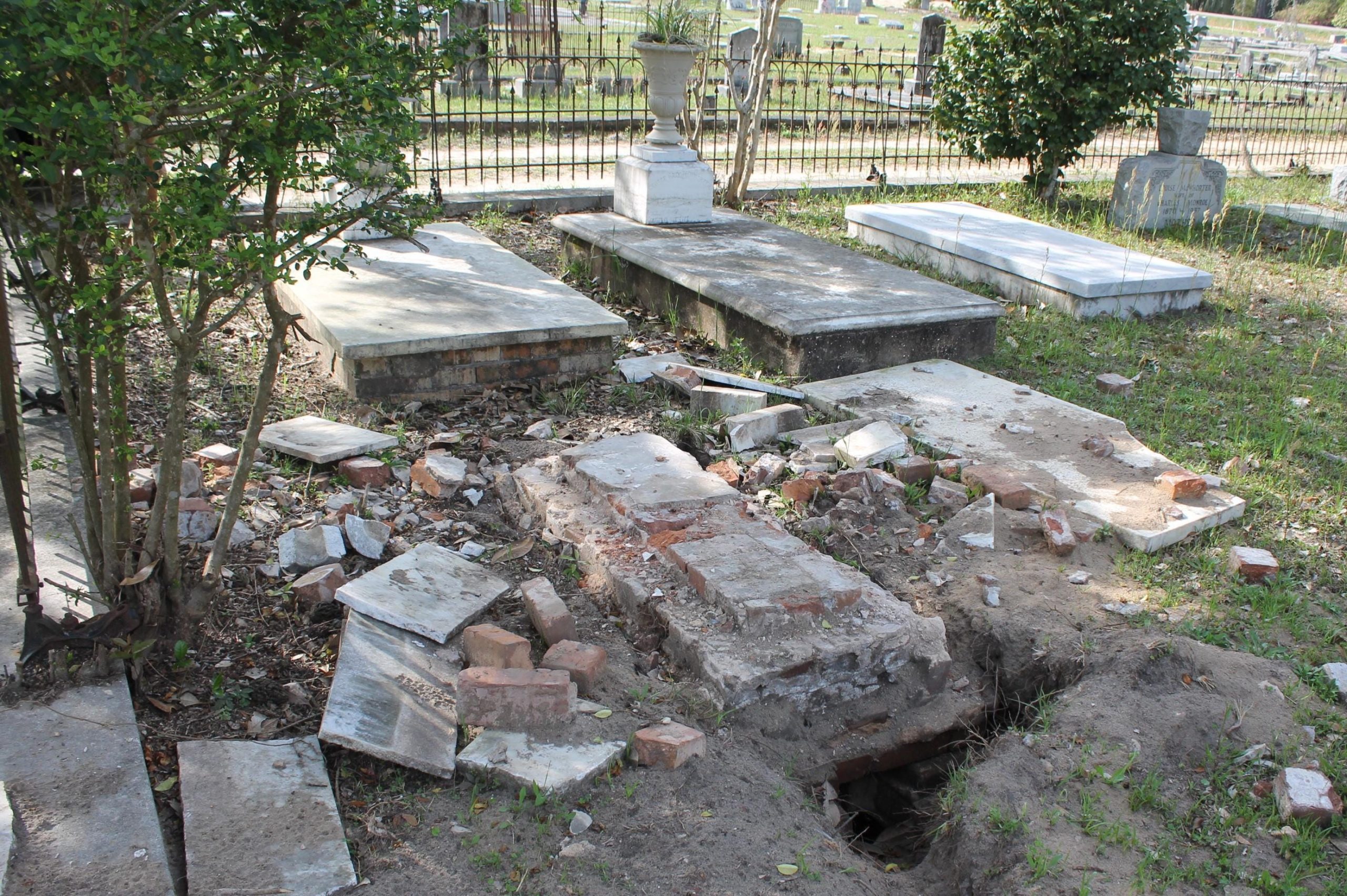 Milton Historic Cemetery seeks security | Santa Rosa Press Gazette