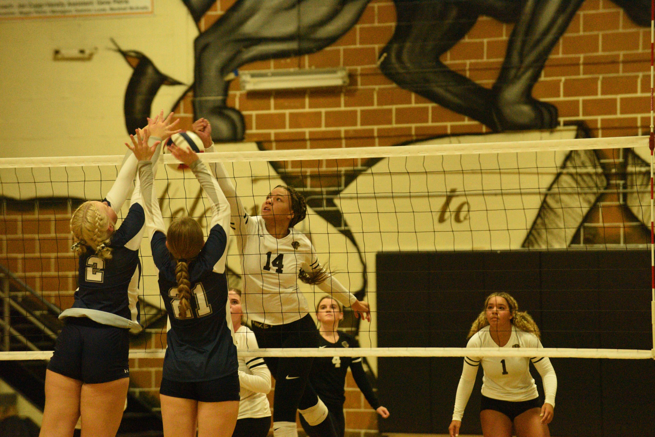 Milton prevails in competitive match with Central | Santa Rosa Press ...