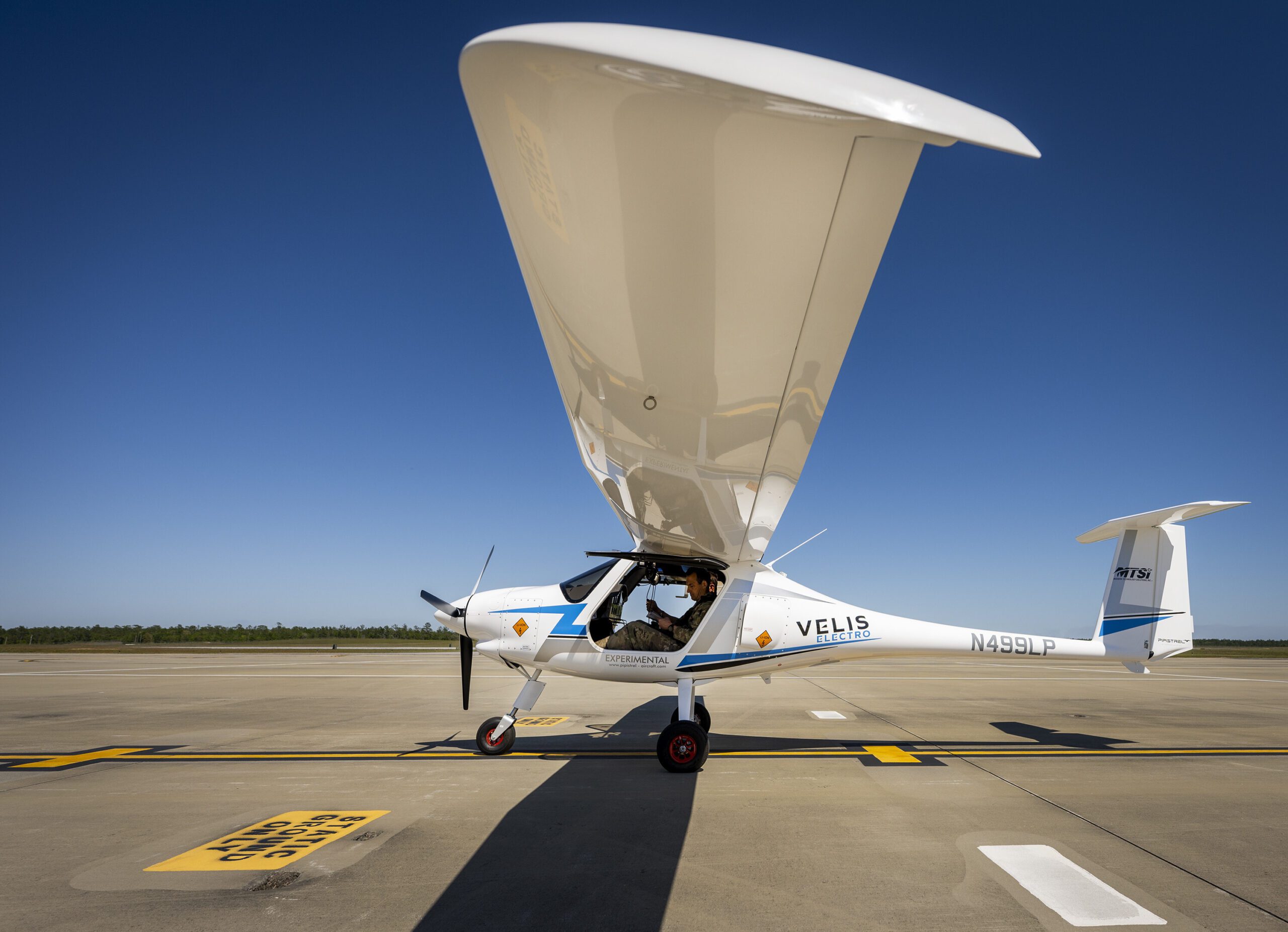 Commander, test pilots evaluate new electric aircraft | Santa Rosa ...
