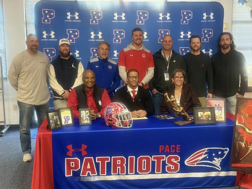 Hamlin signs with Arkansas State for football | Santa Rosa Press Gazette